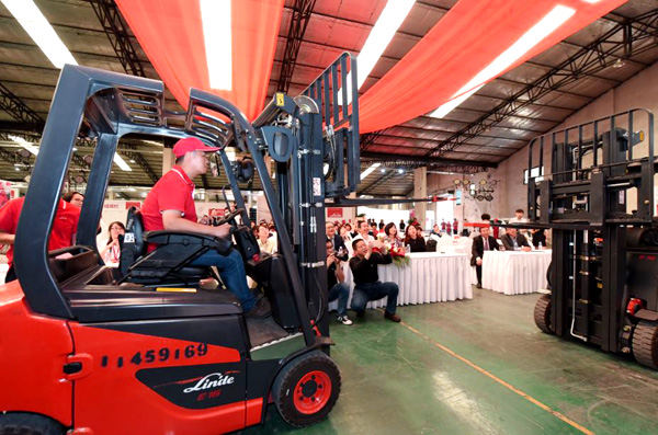 The Grand Opening of 4th Linde Cup Global Forklift Skill Competition ...
